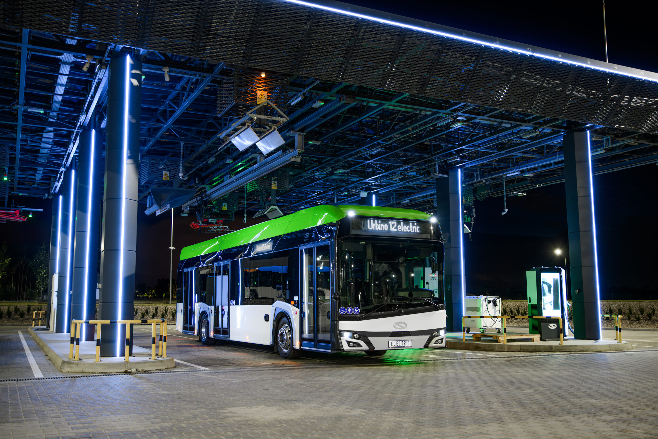 Solaris pour présenter un bus électrique Urbino 12 avec entraînement ...