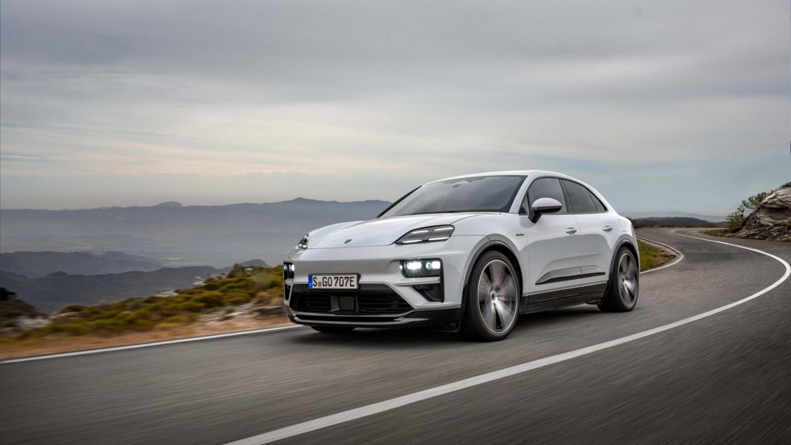 Porsche Macan : Un SUV Compact Alliant Performance et Élégance - Bus Lyon